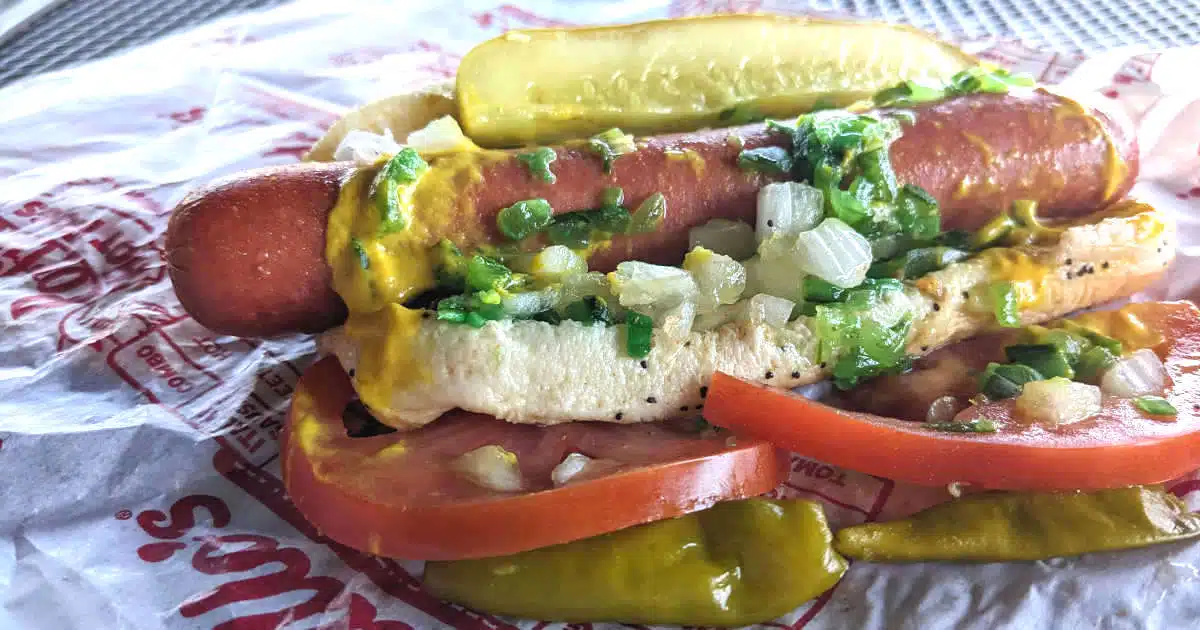 10 Famous Chicago Foods You Must Try While In The Windy City